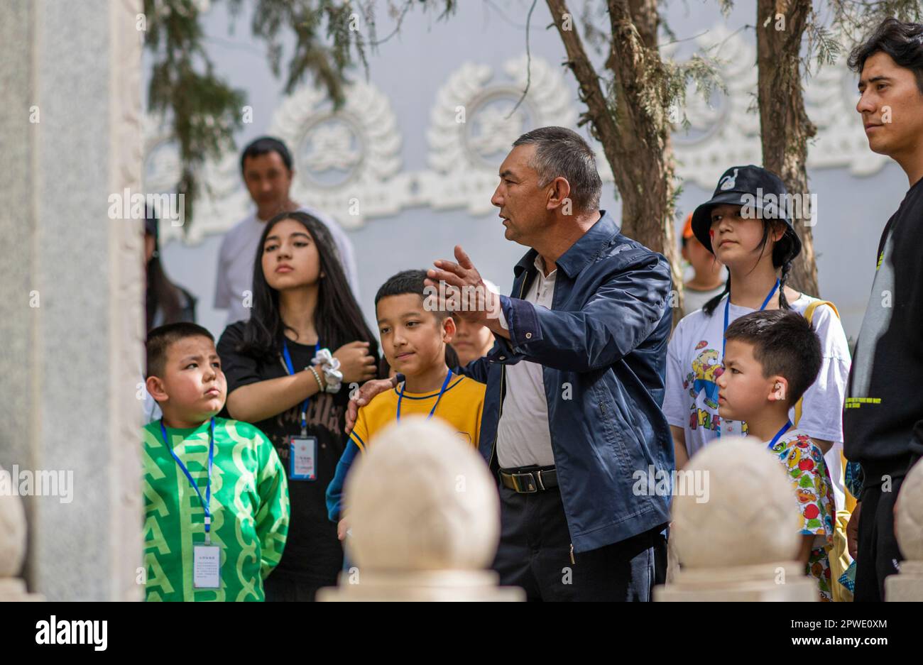 (230430) -- YECHENG, April 30, 2023 (Xinhua) -- Eniwar Emer (4th R ...