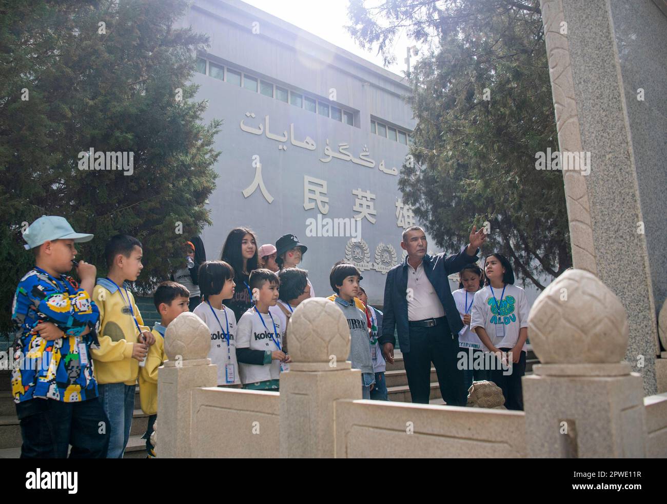 (230430) -- YECHENG, April 30, 2023 (Xinhua) -- Eniwar Emer (3rd R ...