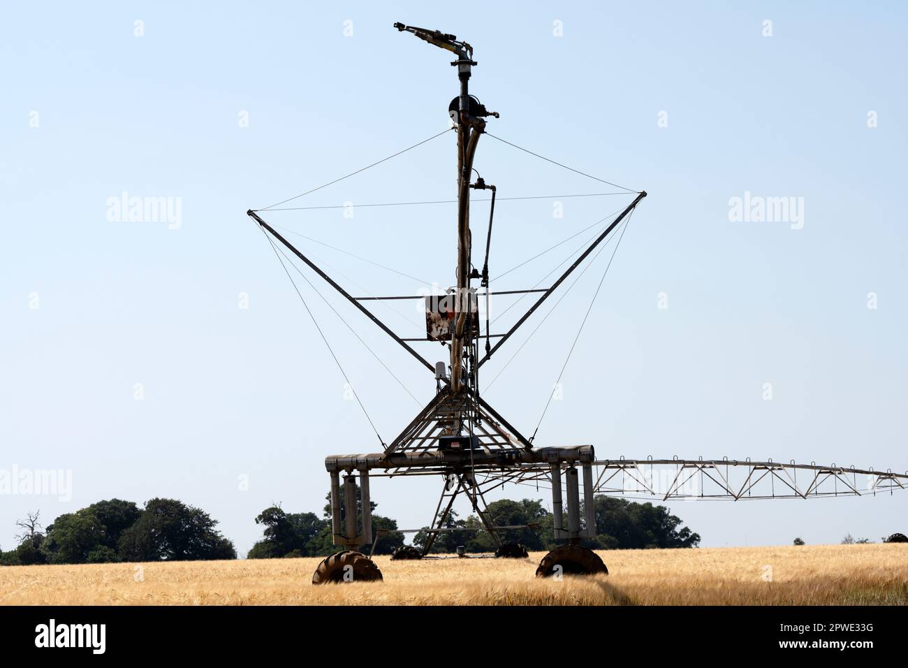 Valley centre pivot irrigation system Stock Photo - Alamy