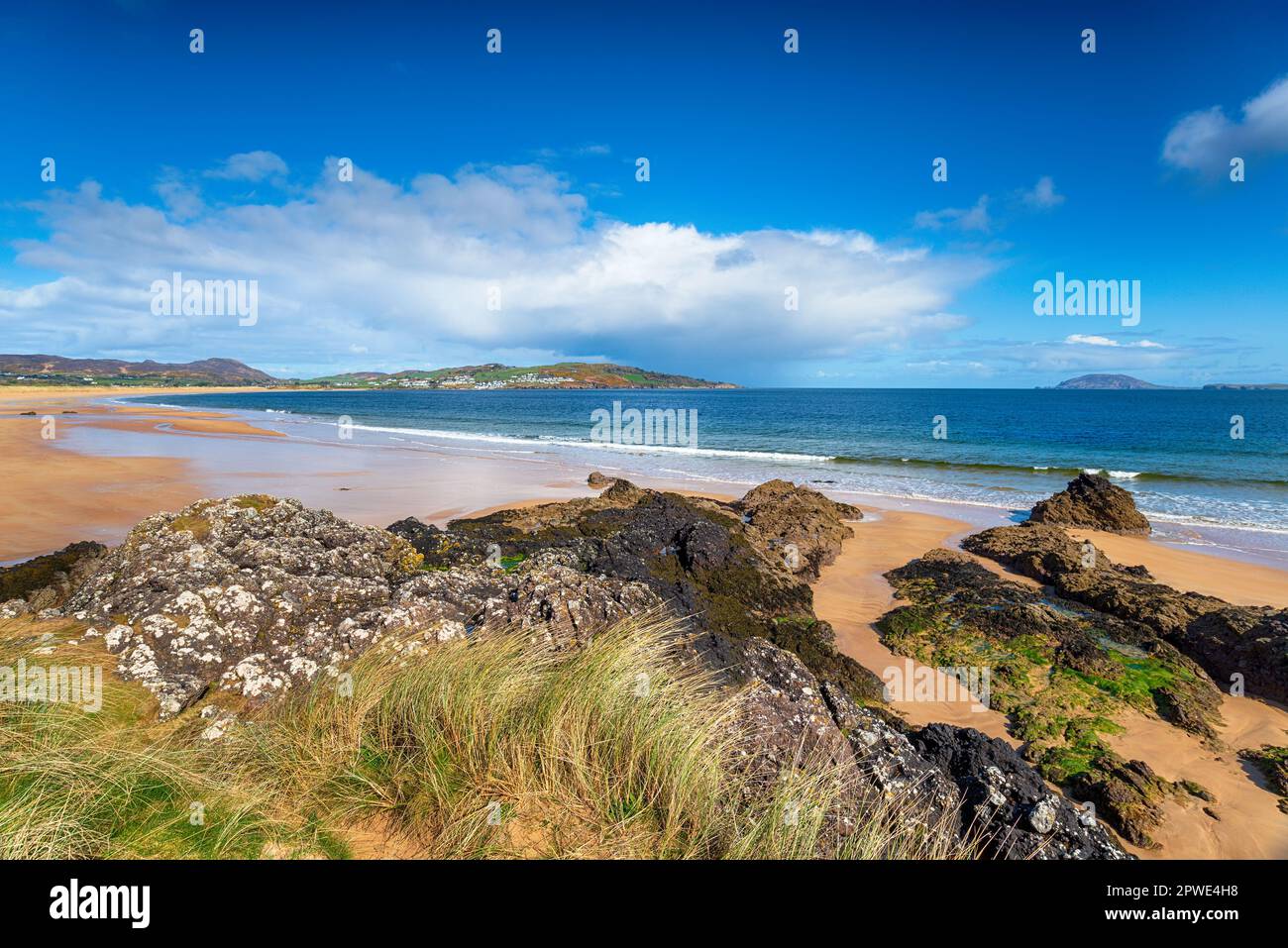 Sunny skies over the sandy Portsalon Beach in County Dongal in Ireland ...