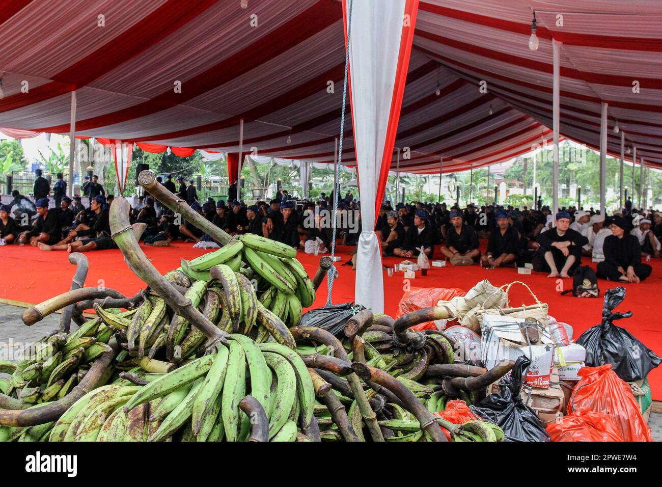 Serang, Indonesia. 29th Apr, 2023. Baduy people participate in a series ...