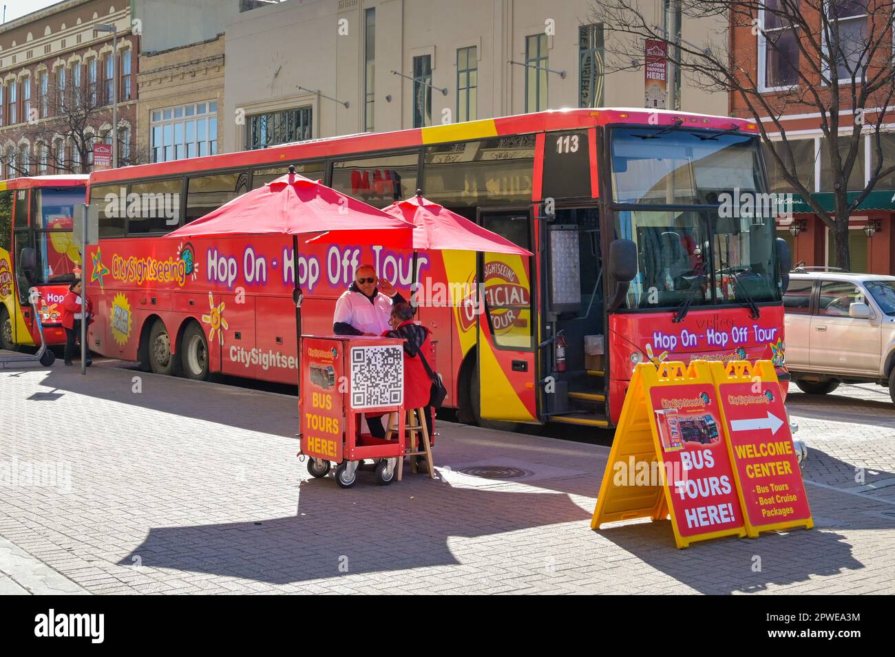 Hop on hop off sign hi-res stock photography and images - Alamy
