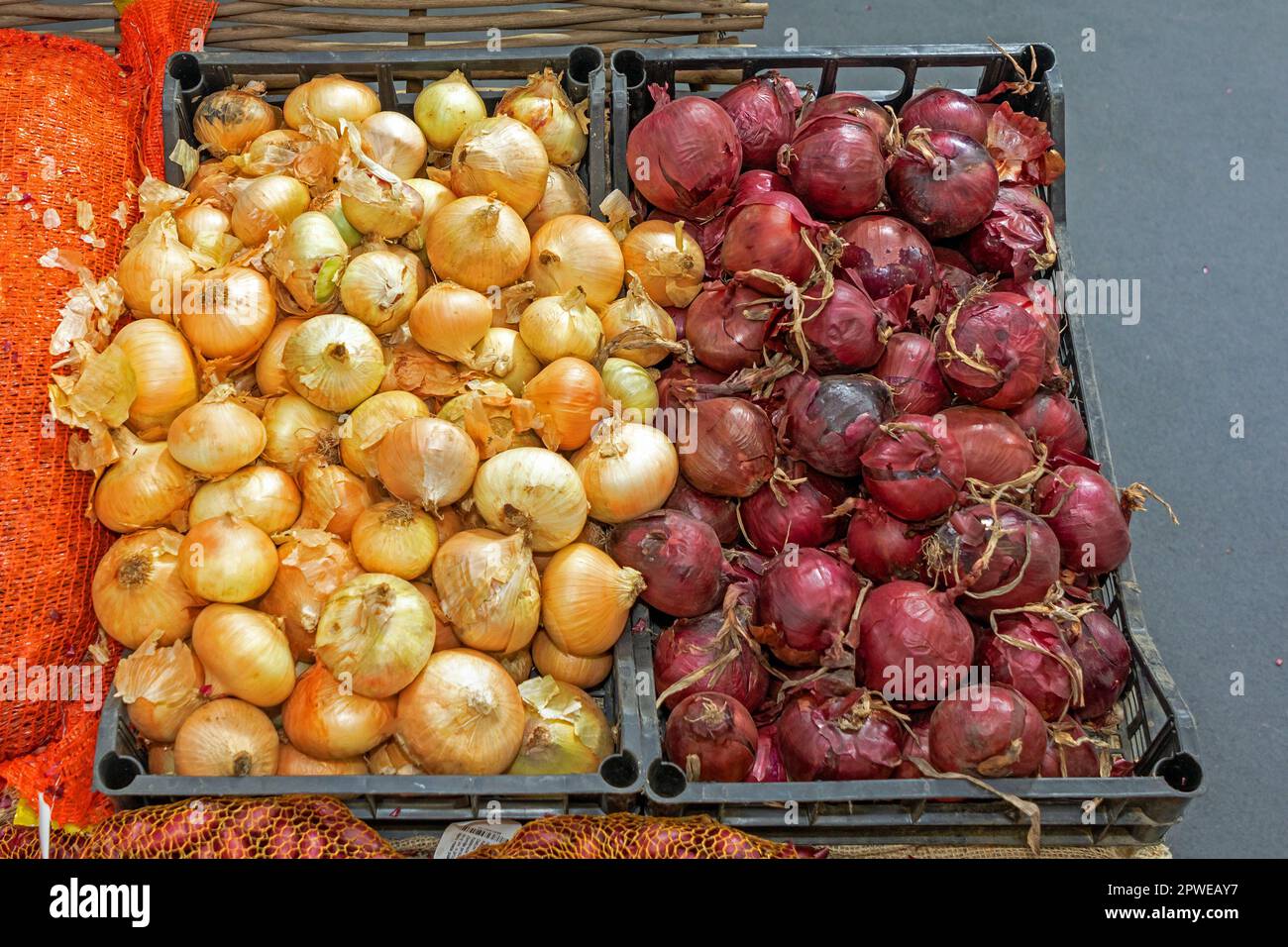Bulb crates hi-res stock photography and images - Alamy