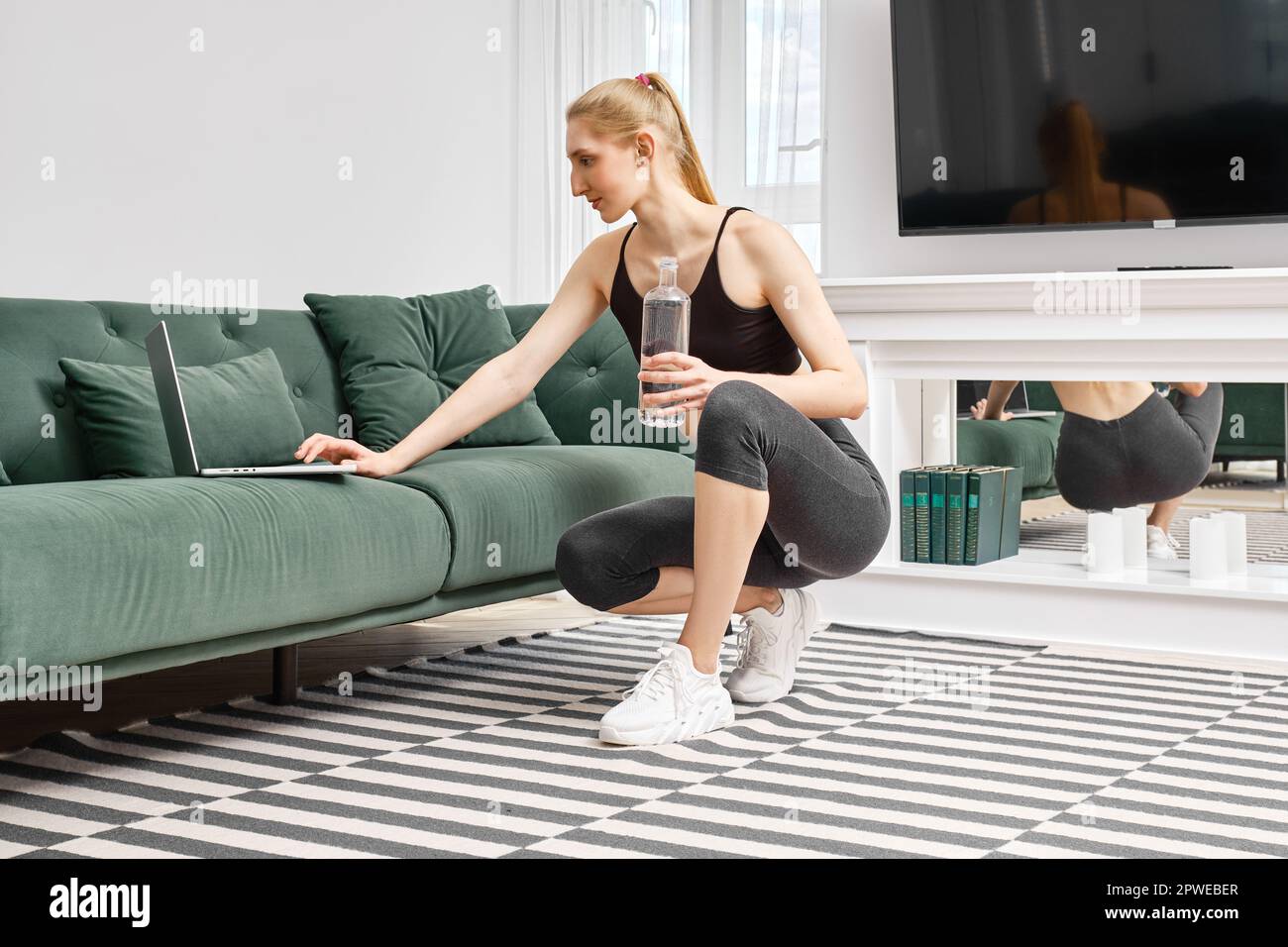 Exercises tutorial hi-res stock photography and images - Alamy