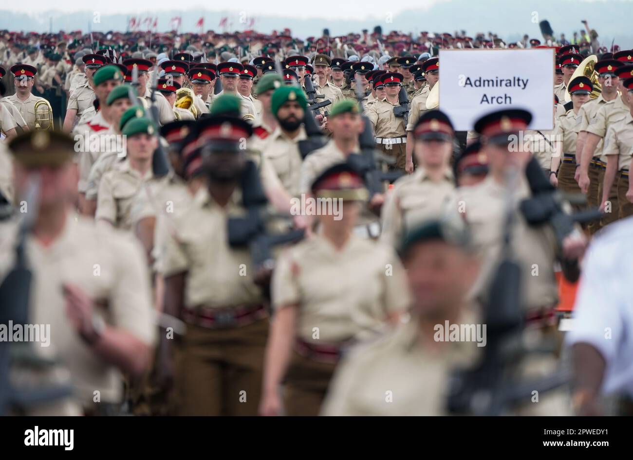 Members of the Armed Forces during a full tri-service and Commonwealth ...