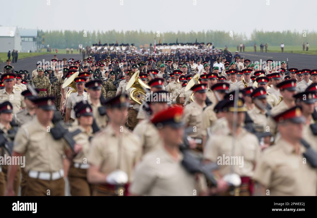 Members of the Armed Forces during a full tri-service and Commonwealth ...
