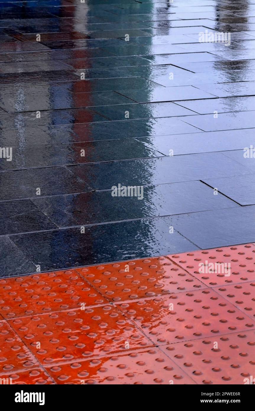 Wet road surface hi-res stock photography and images - Alamy
