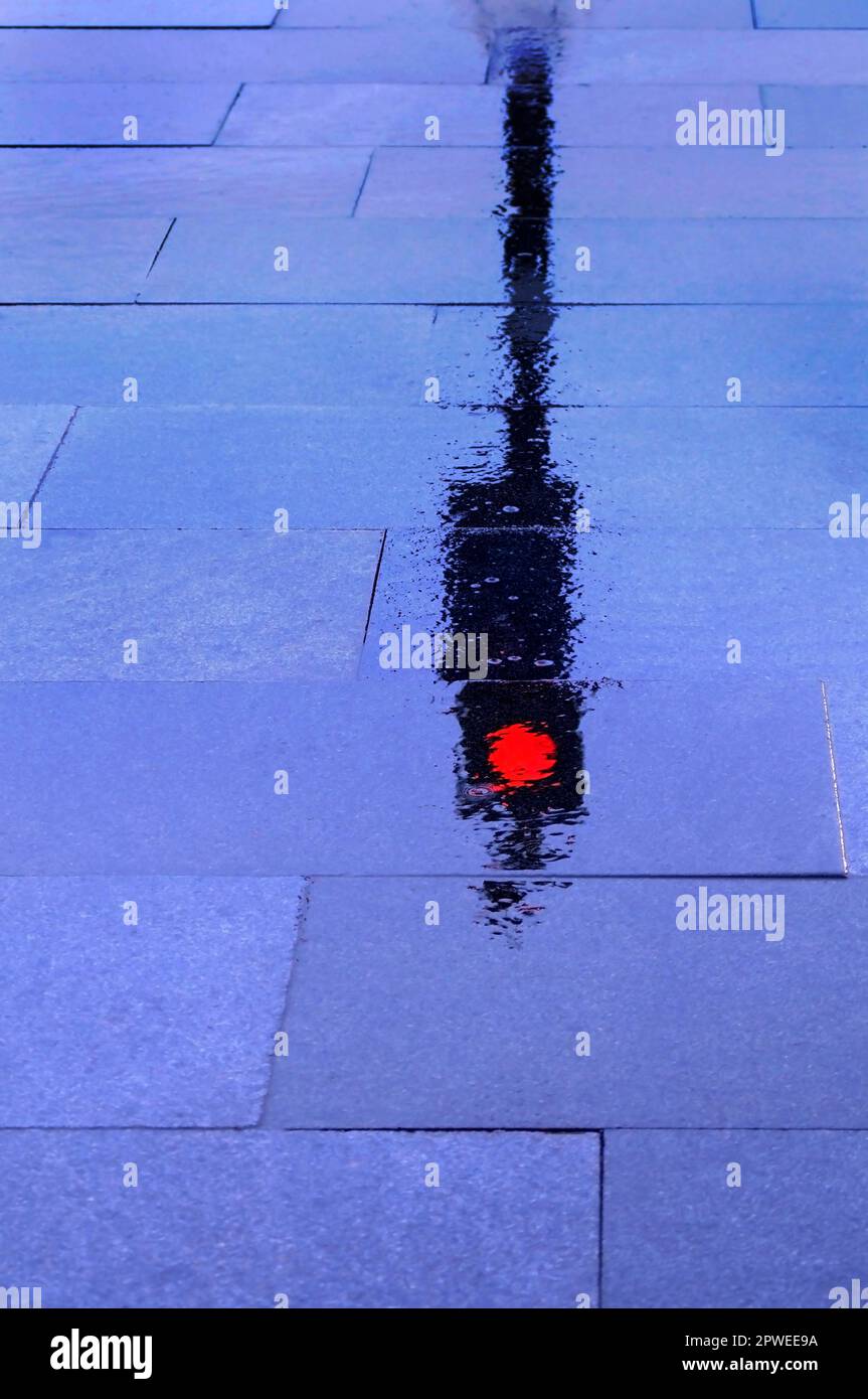red traffic light reflection Stock Photo - Alamy