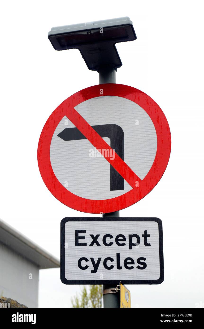 Cycles traffic sign hi-res stock photography and images - Alamy