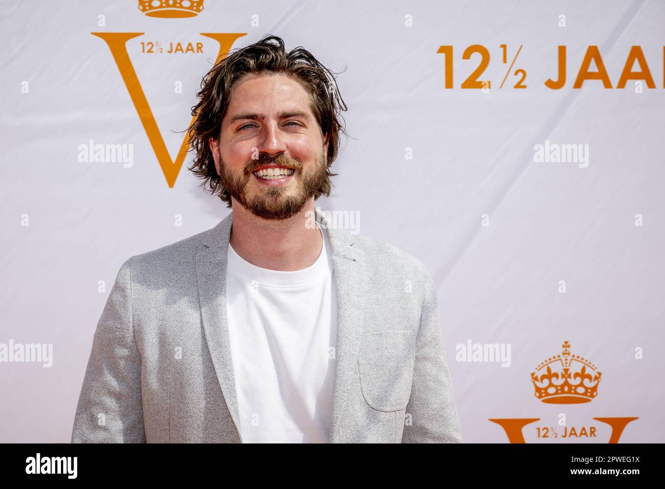 VALKENBURG - Dorian bindels on the orange carpet for the musical ...