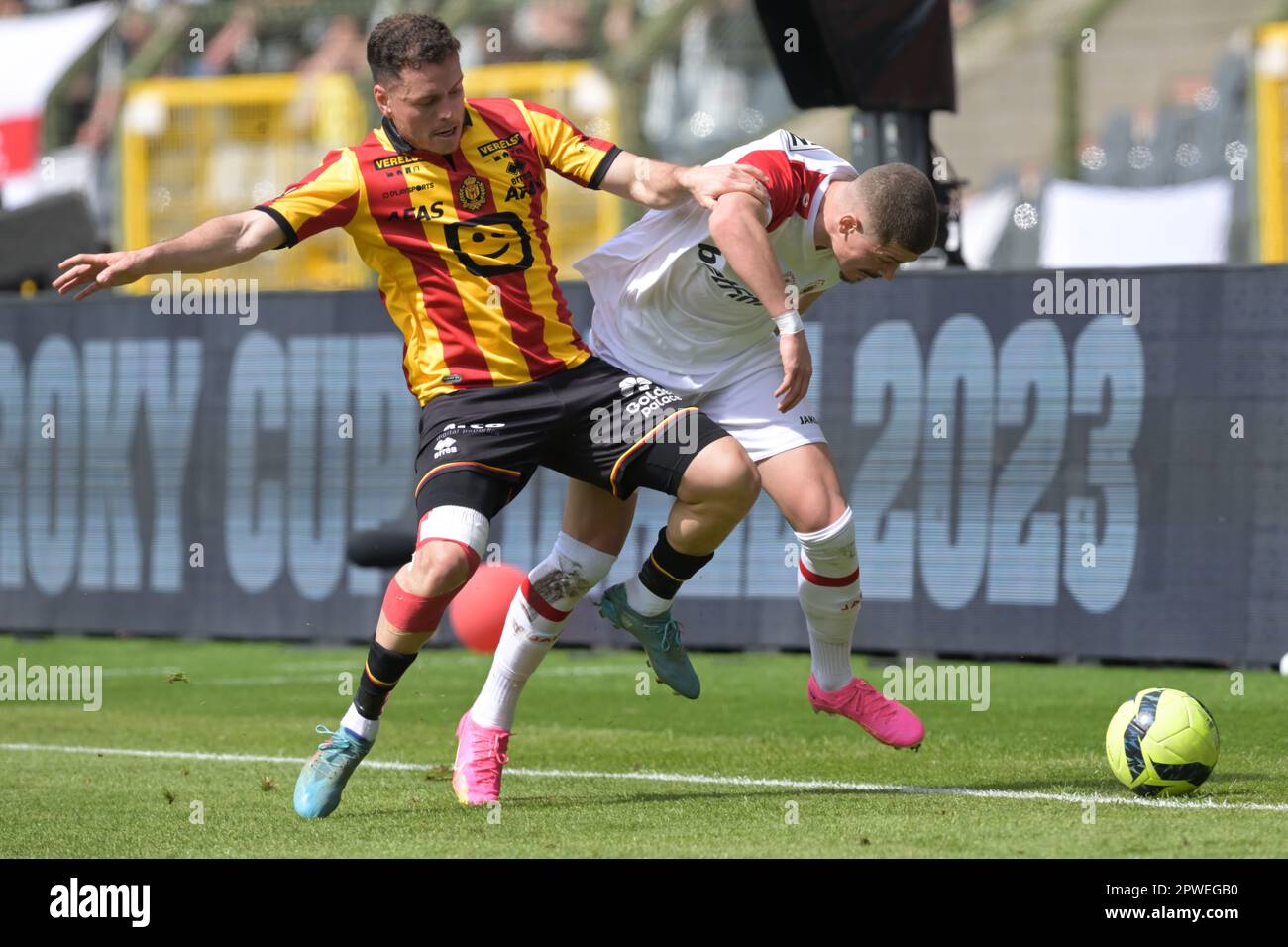 BRUSSELS - (lr), Alec van Hoorenbeeck of KV Mechelen, Abnor Muja of ...