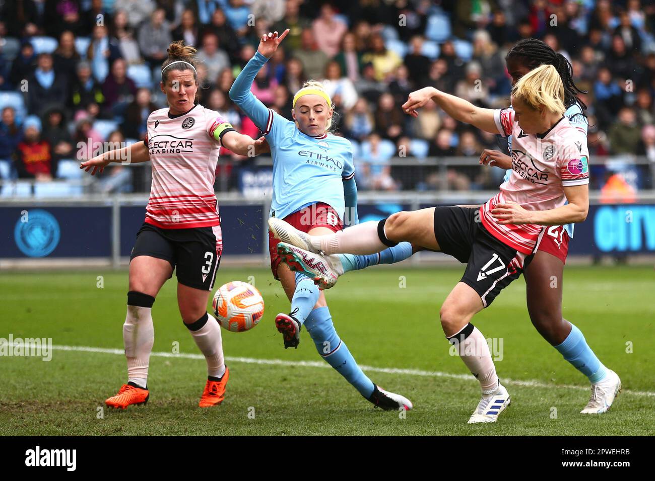 Manchester City's Chloe Kelly (centre) scores their side's first goal ...