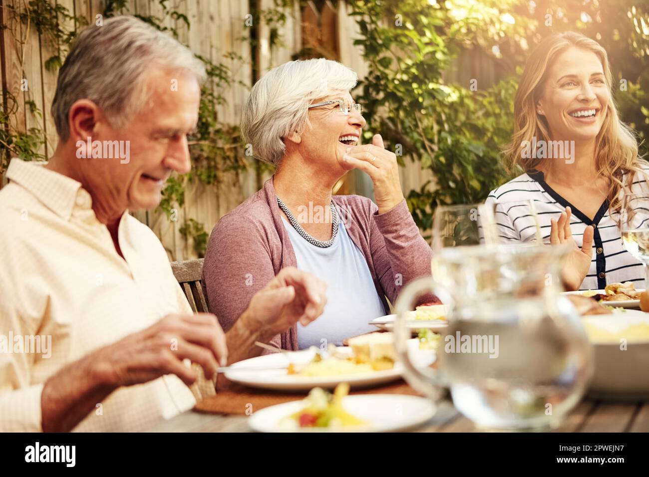 Young parents enjoying lunch hi-res stock photography and images - Alamy