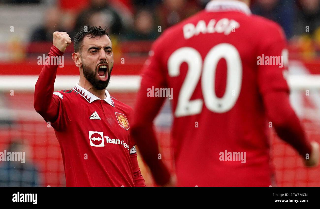 Manchester United's Bruno Fernandes celebrates scoring the opening goal ...