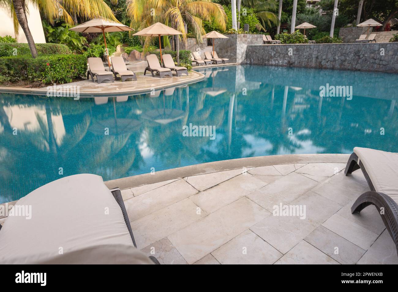 Edge of big pool outside of tropical hotel resort Stock Photo - Alamy