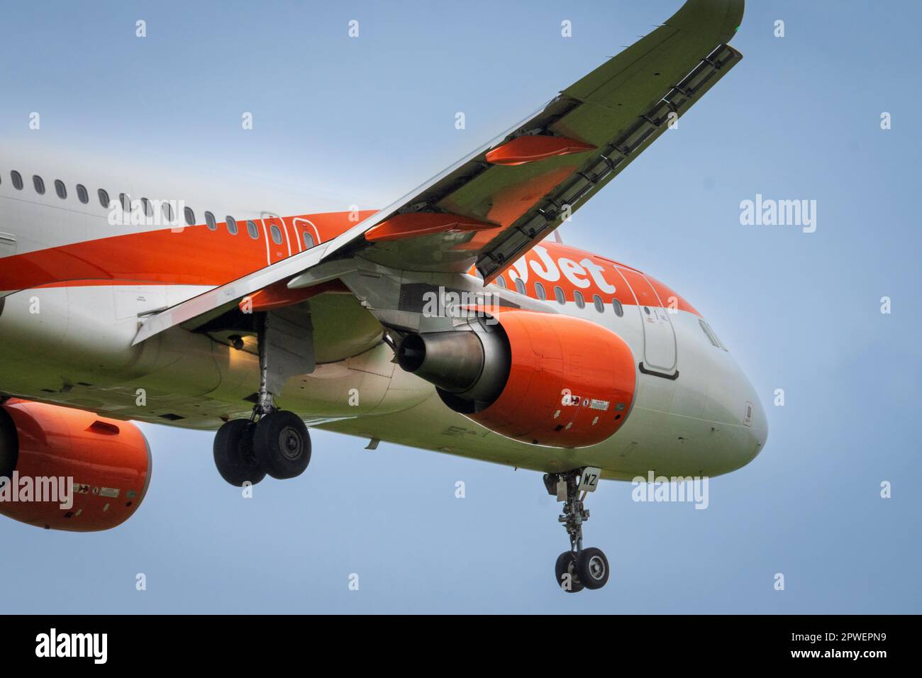 Easyjet Airbus A320-214 call sign G-EZWZ coming in to land Stock Photo ...