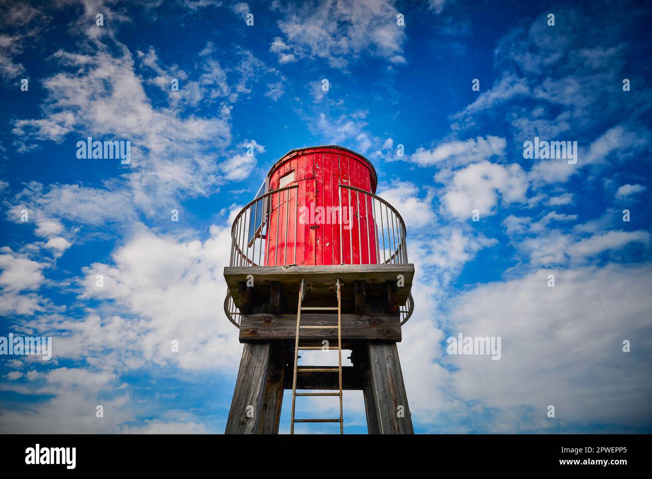 Light tower at entrance to Whitby harbour Stock Photo - Alamy