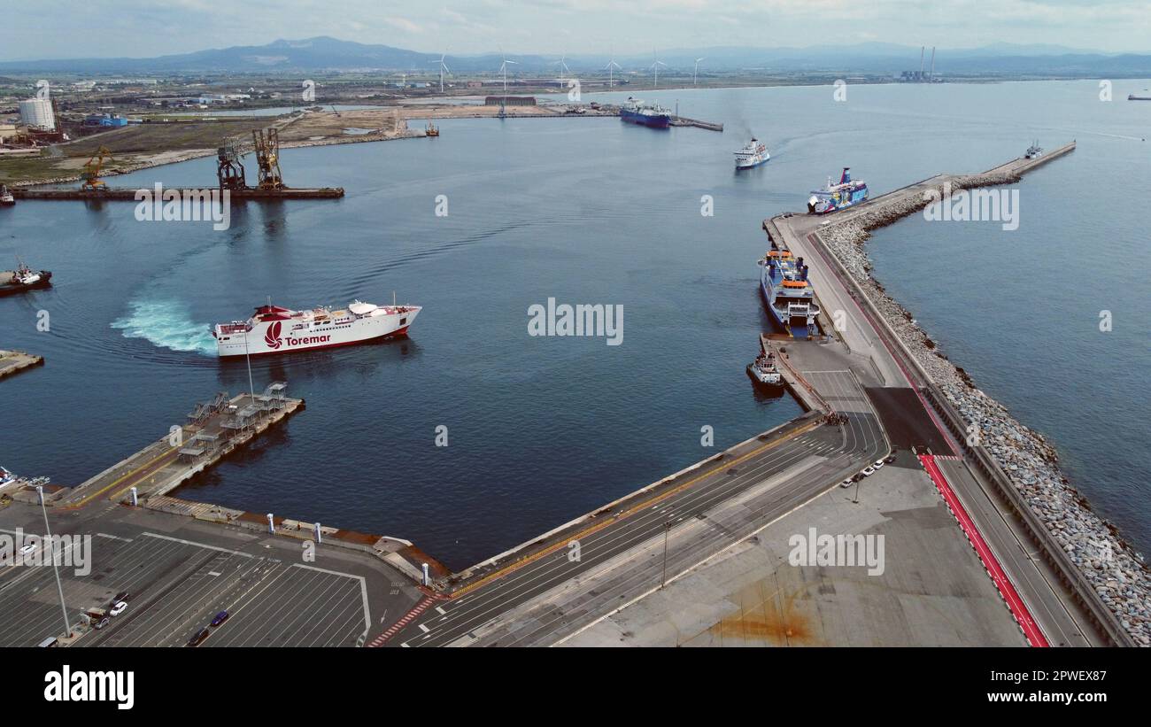 Lng regasification terminal hi-res stock photography and images - Alamy