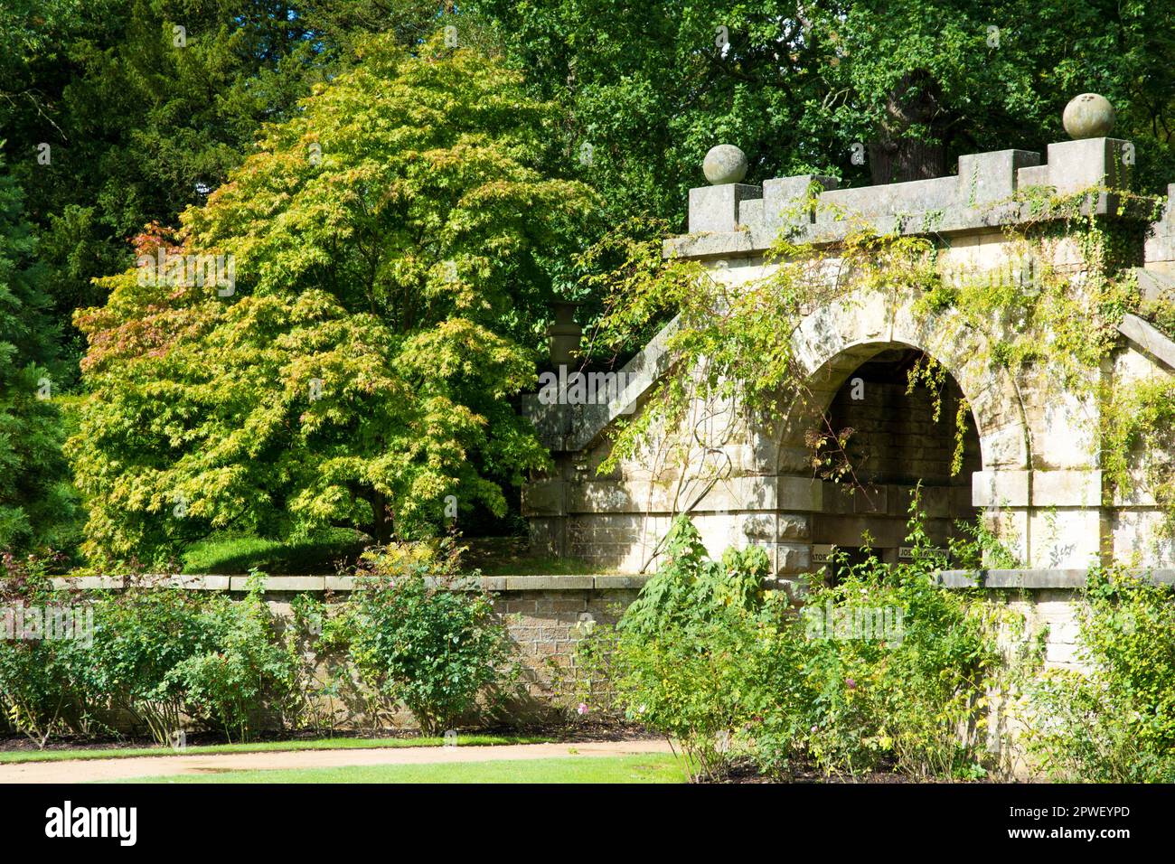 Chatsworth Estate House and Gardens Stock Photo - Alamy