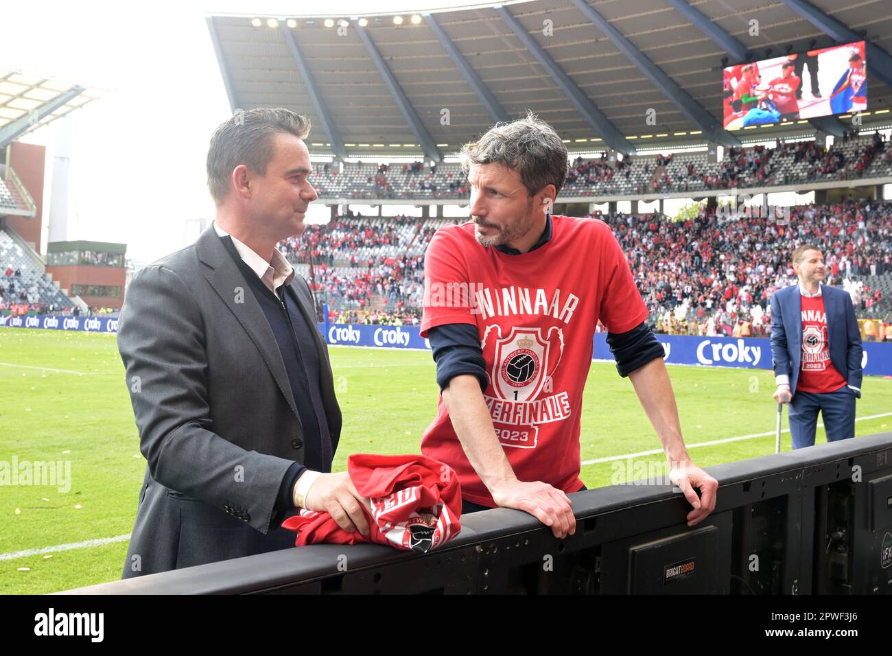 BRUSSELS - Marc Overmars and trainer coach Mark van Bommel of Royal ...