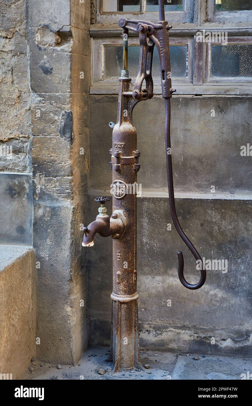 Street cast iron water pump Stock Photo - Alamy