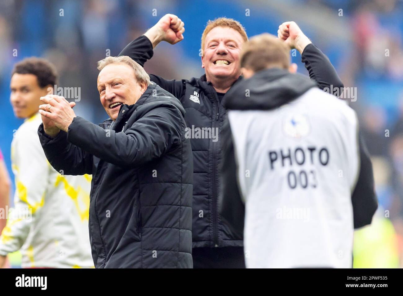 Huddersfield town manager neil warnock hi-res stock photography and ...