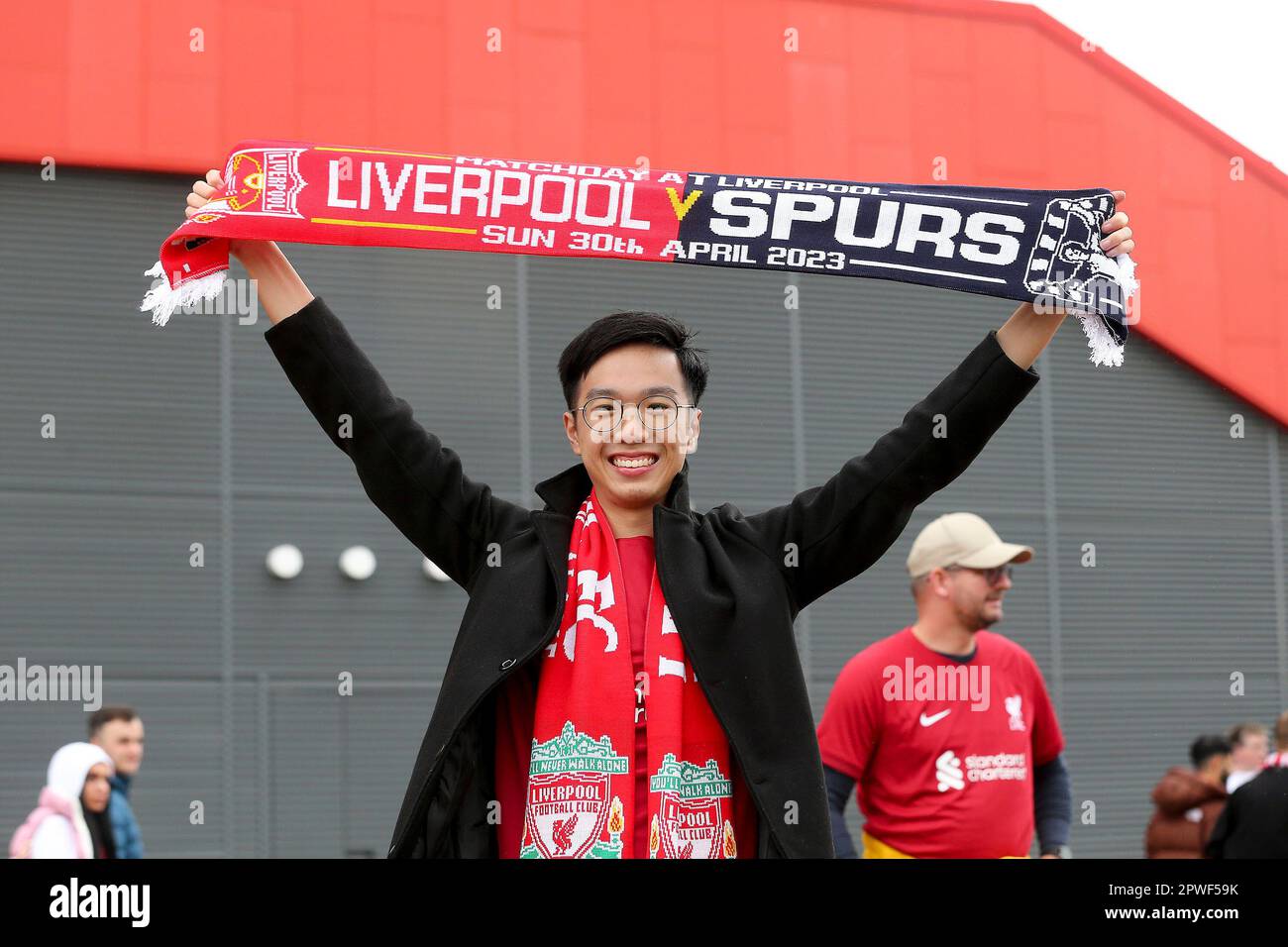 Tottenham hotspur scarf hi-res stock photography and images - Alamy