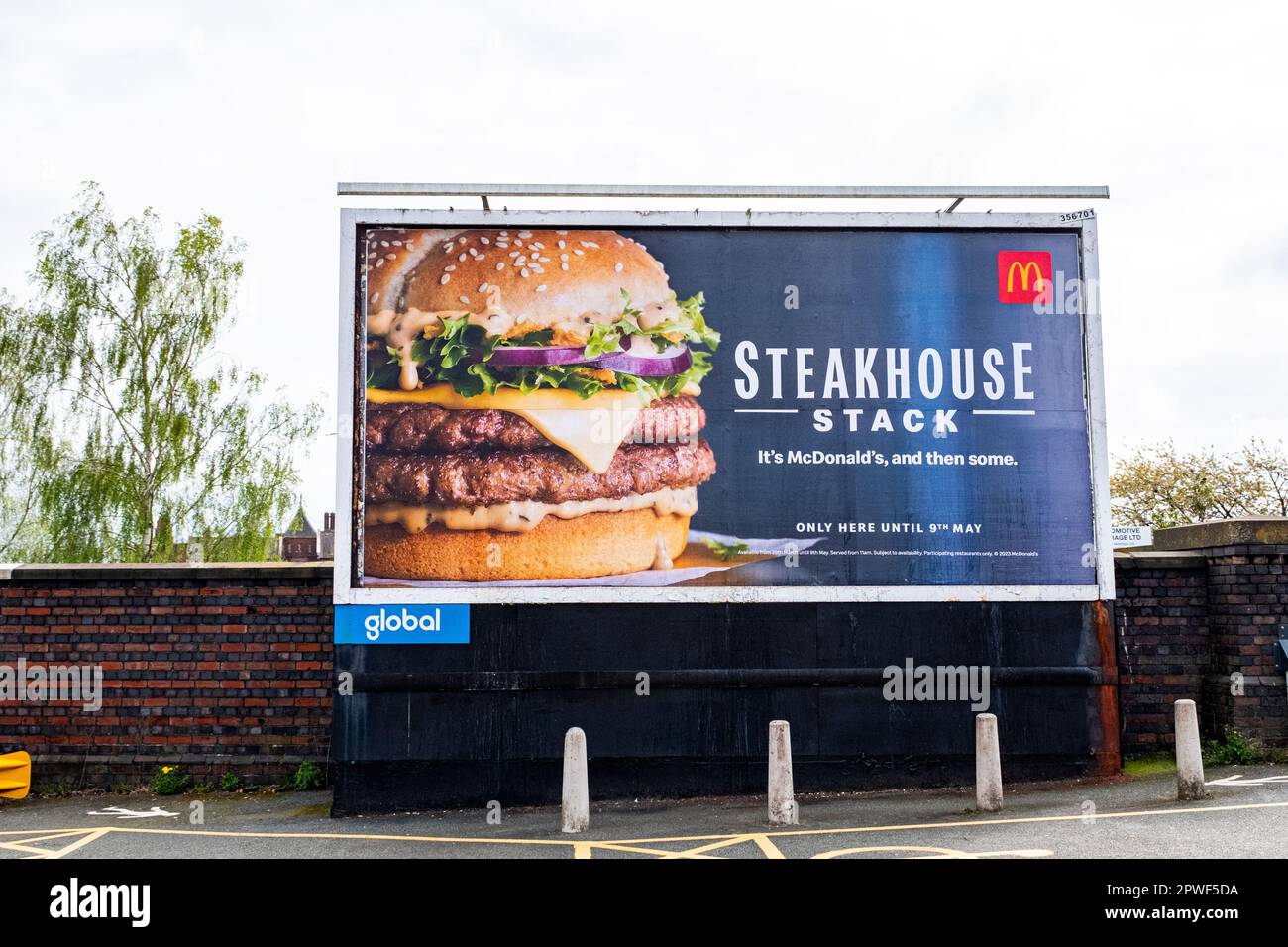 Mcdonalds billboard uk hi-res stock photography and images - Alamy
