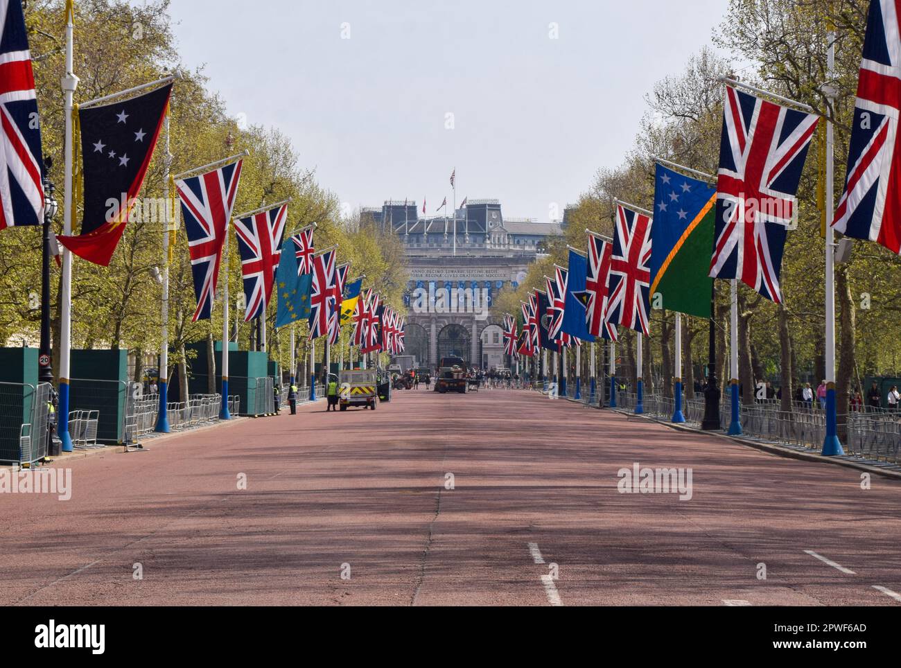 Union Jacks and flags of Commonwealth countries decorate The Mall ...
