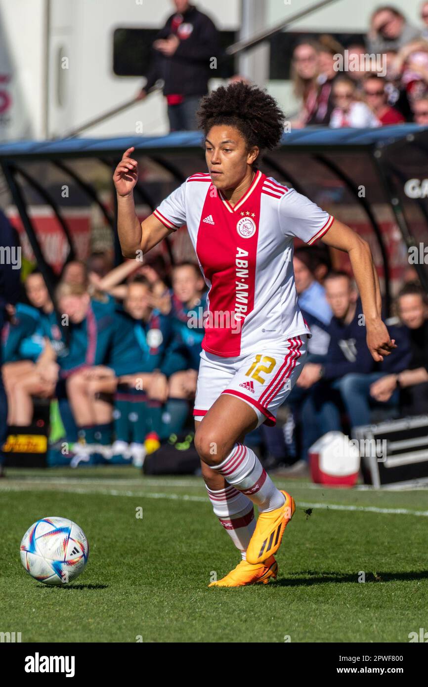 Isabelle hoekstra of ajax vrouwen hi-res stock photography and images ...