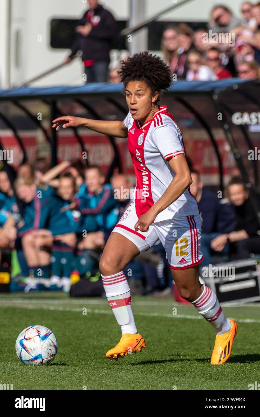 Isabelle hoekstra of ajax vrouwen hi-res stock photography and images ...