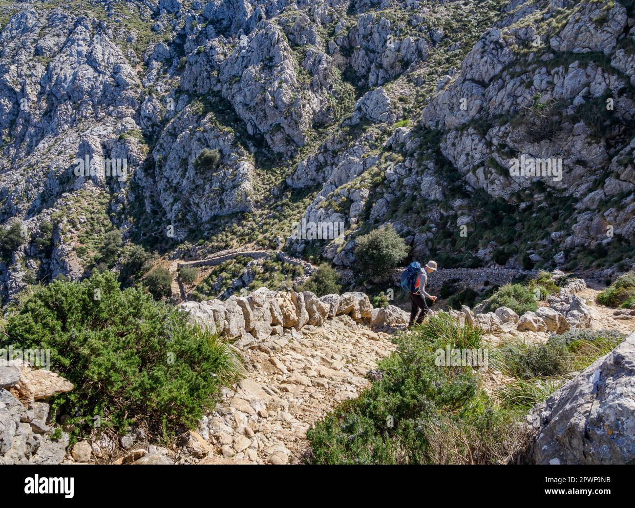 Very steep descent hi-res stock photography and images - Alamy