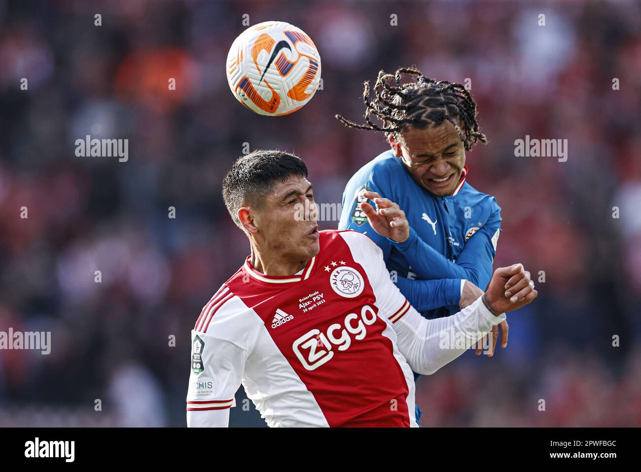ROTTERDAM - (lr) Edson Alvarez of Ajax, Xavi Simons of PSV Eindhoven ...