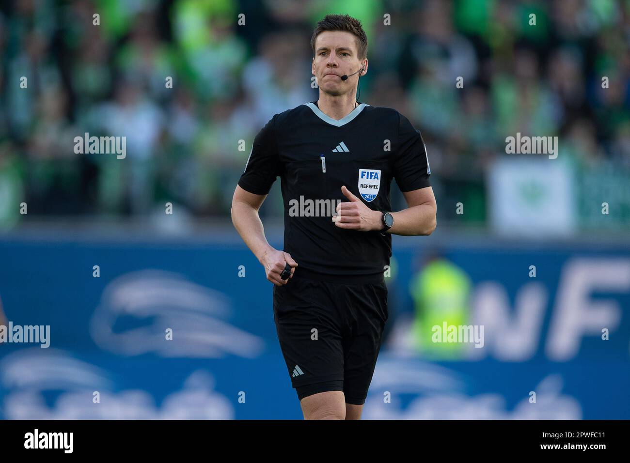 Referee daniel siebert hi-res stock photography and images - Alamy