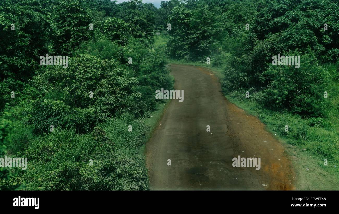 Empty road through countryside hi-res stock photography and images - Alamy