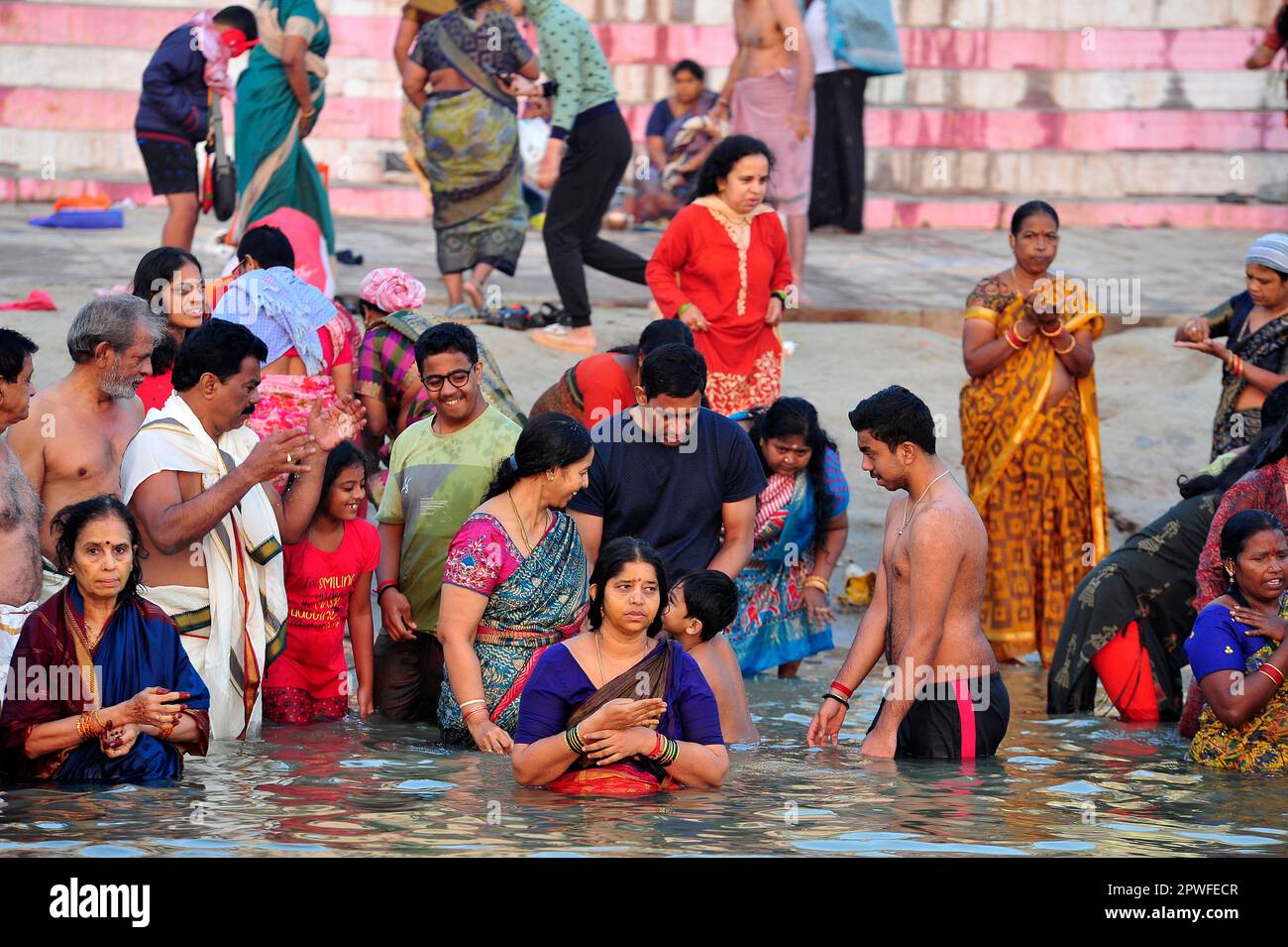 Hindu pilgrims bathing in the Ganges river, Varanasi - India Stock ...
