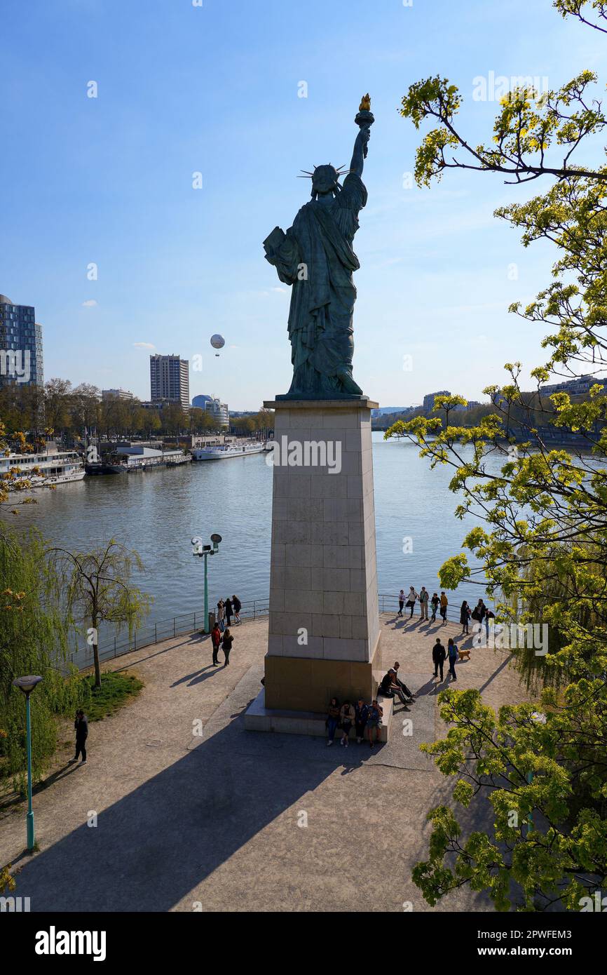 Statue of Liberty on the Island of Swans in the center of the Seine ...