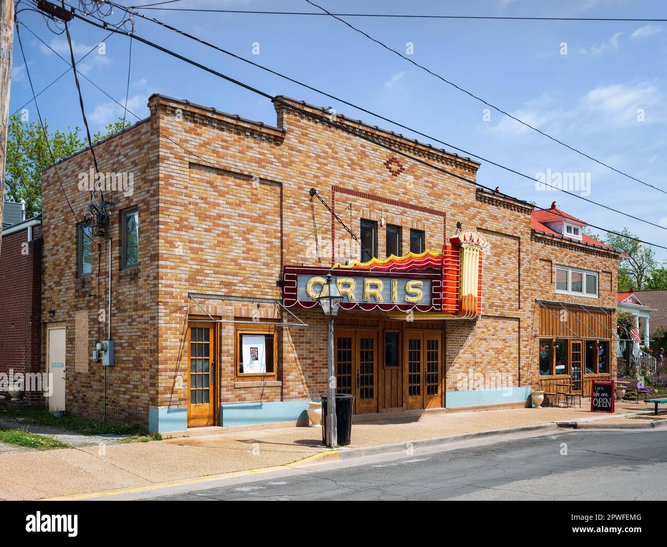 Small town theater hi-res stock photography and images - Alamy