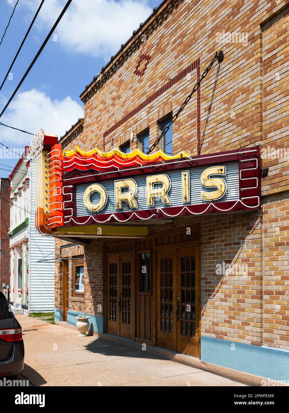 Small town theater hi-res stock photography and images - Alamy