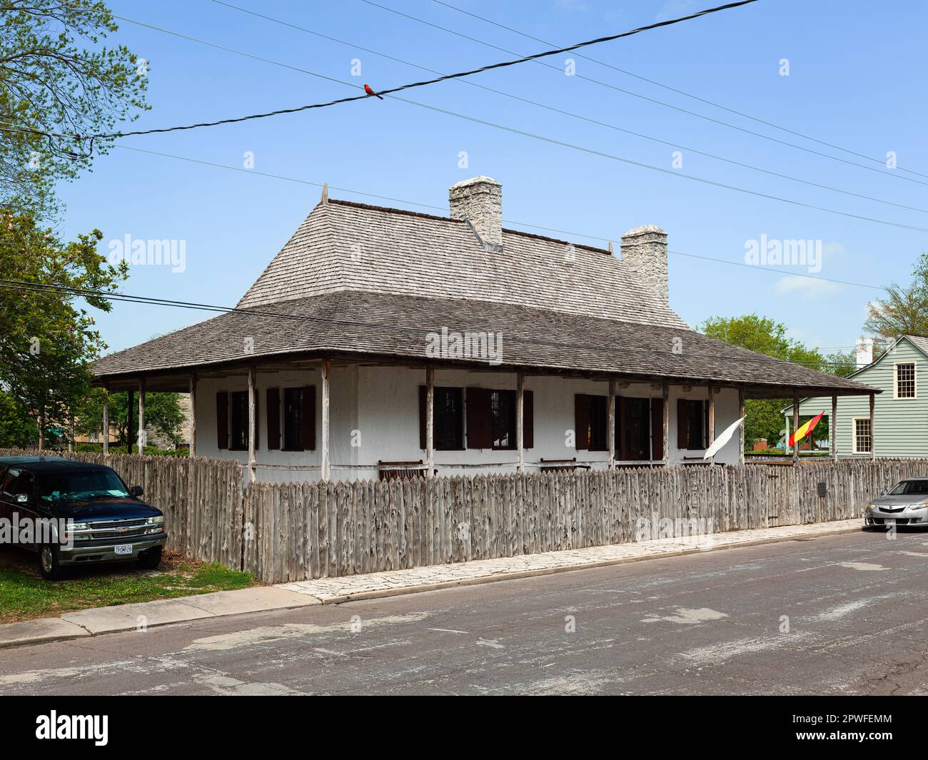 Small house exterior united states hi-res stock photography and images ...