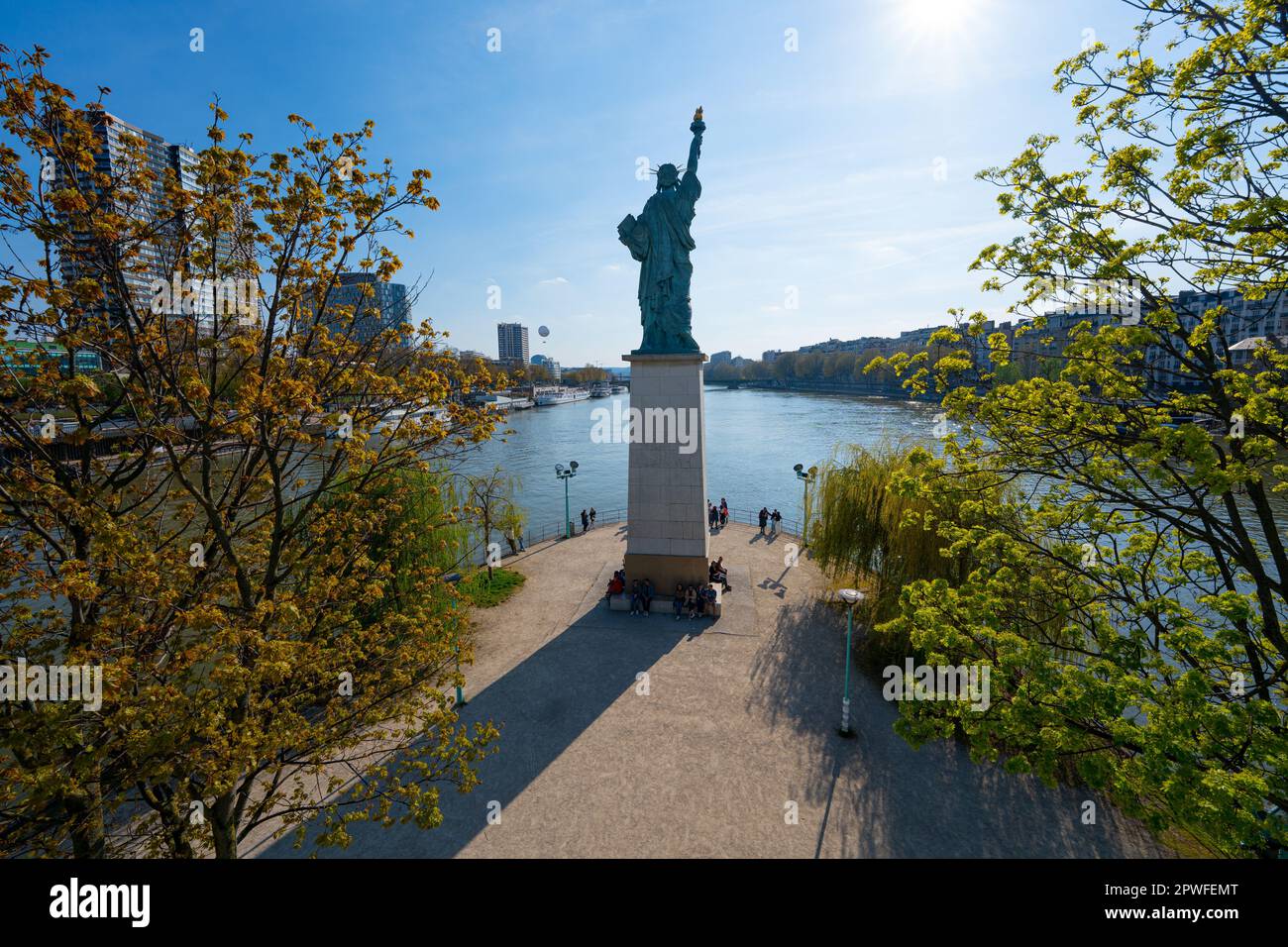 île des cygnes hi-res stock photography and images - Alamy
