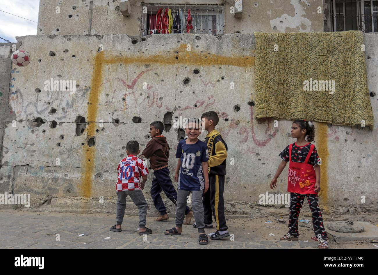 Gaza, Palestine. 28th Apr, 2023. Palestinian children play soccer in ...