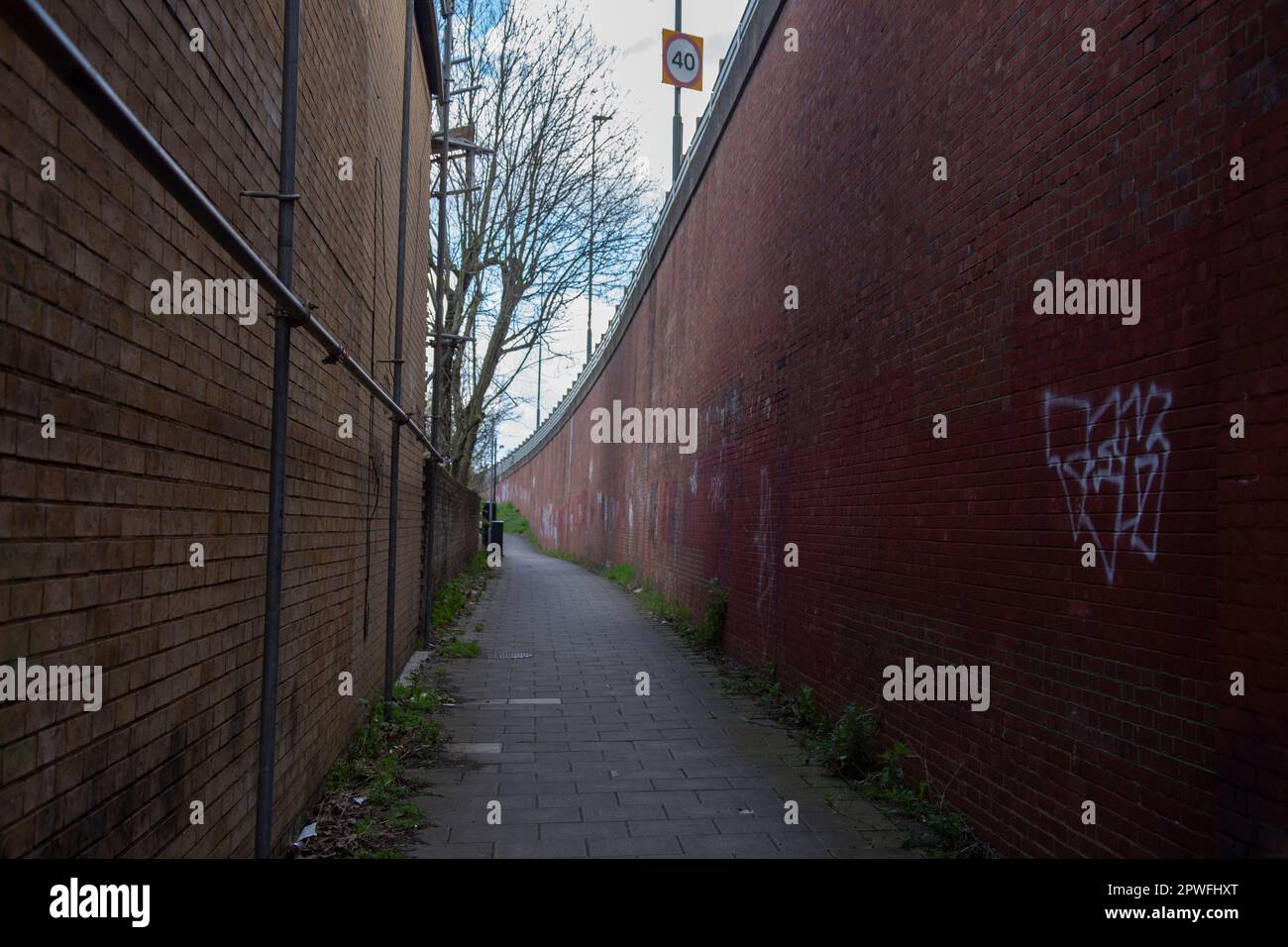 Narrow pedestrian alley, Chiswick, West London, UK Stock Photo - Alamy