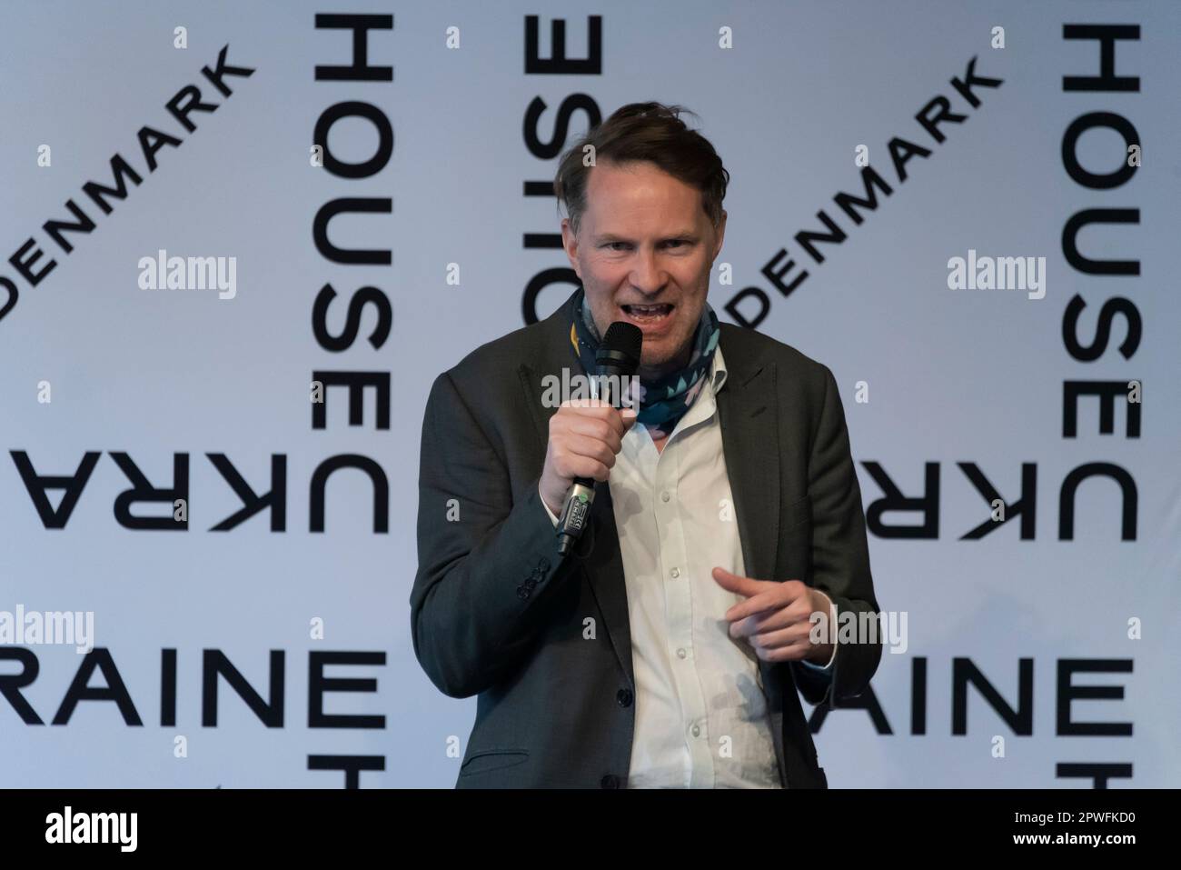 Luke Harding, best-selling British author and foreign correspondent for ... Luke Harding, best-selling British author and foreign correspondent for ...