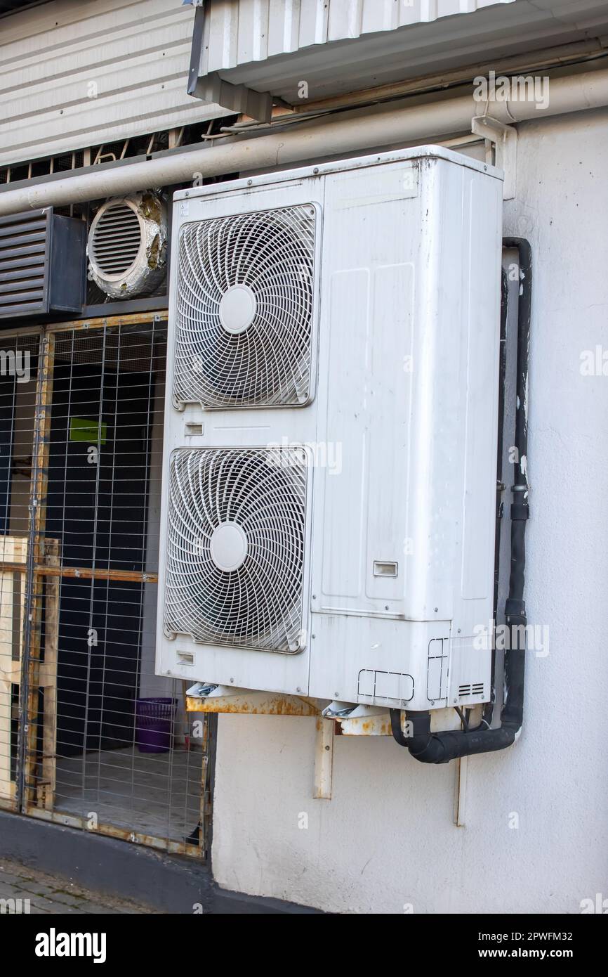 Duct outdoor unit air conditioner hi-res stock photography and images ...