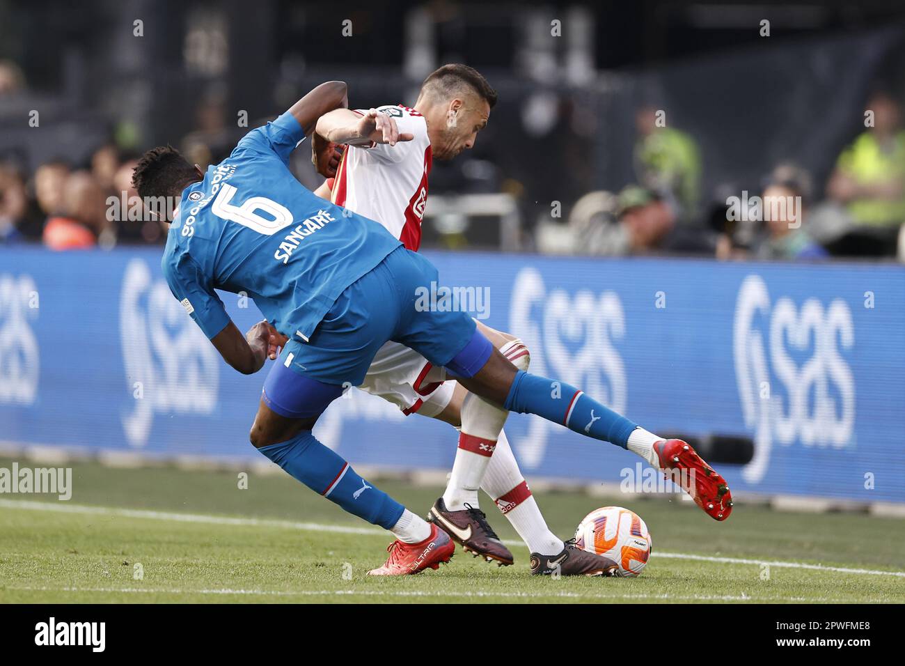 ROTTERDAM - (lr) Ibrahim Sangare of PSV Eindhoven, Dusan Tadic of Ajax ...