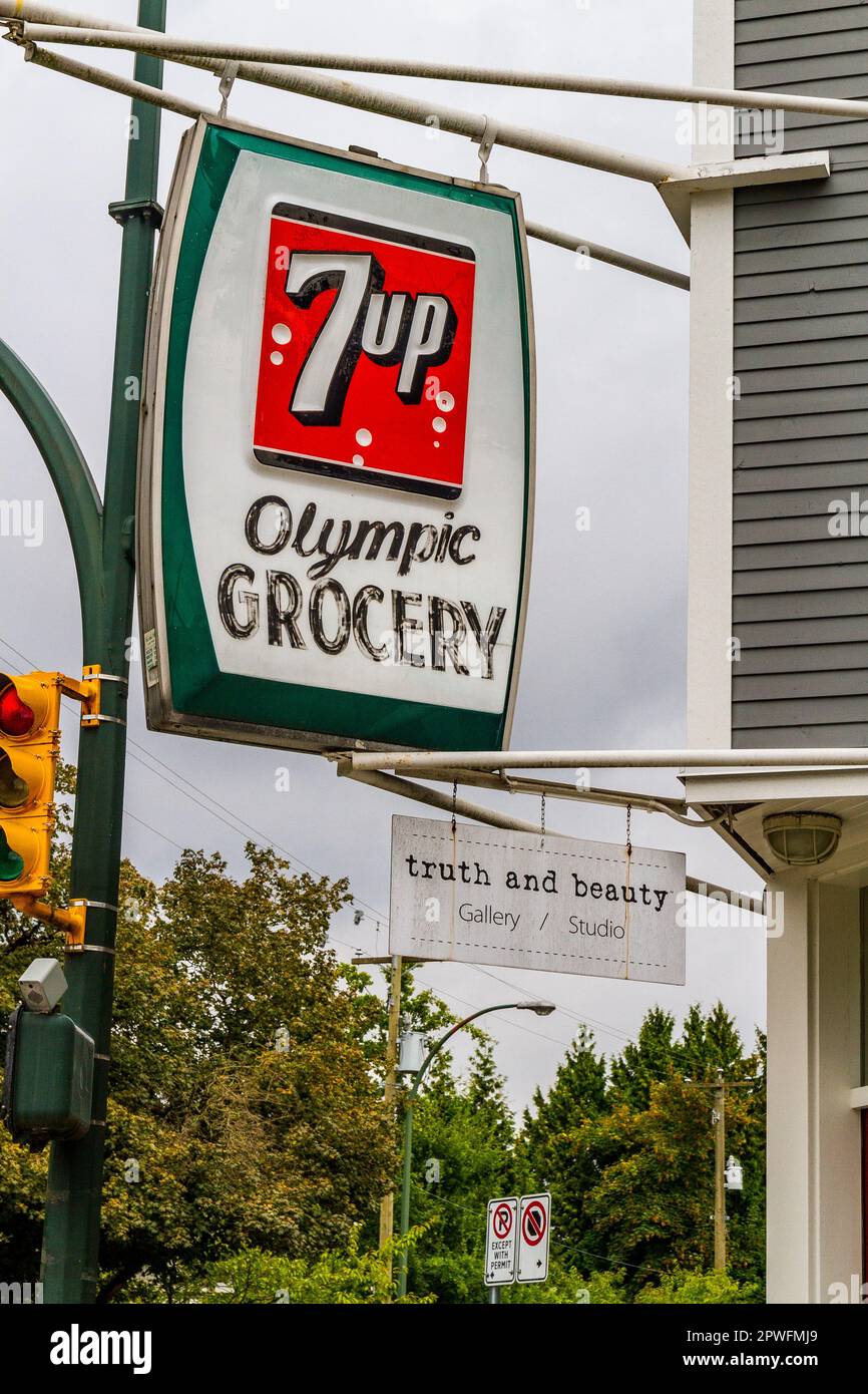 Old 7up sign hi-res stock photography and images - Alamy