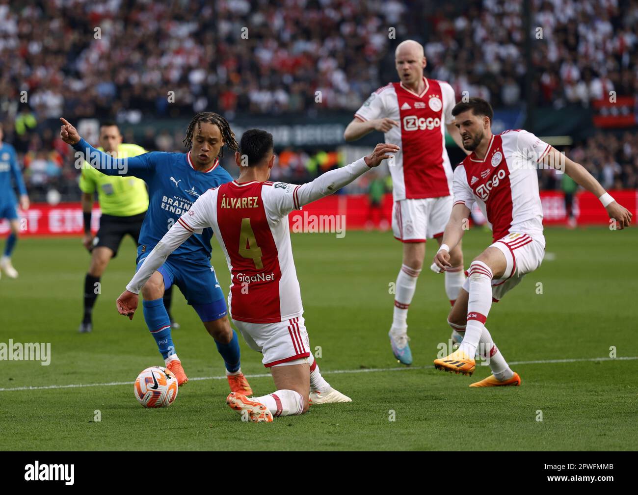 ROTTERDAM - (lr) Xavi Simons of PSV Eindhoven, Edson Alvarez of Ajax ...