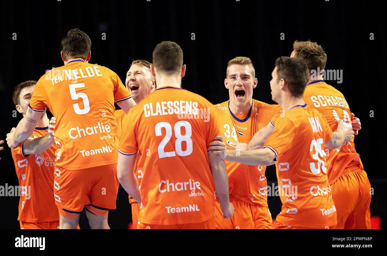 ALMERE - The Dutch men's handball team celebrate their victory during ...