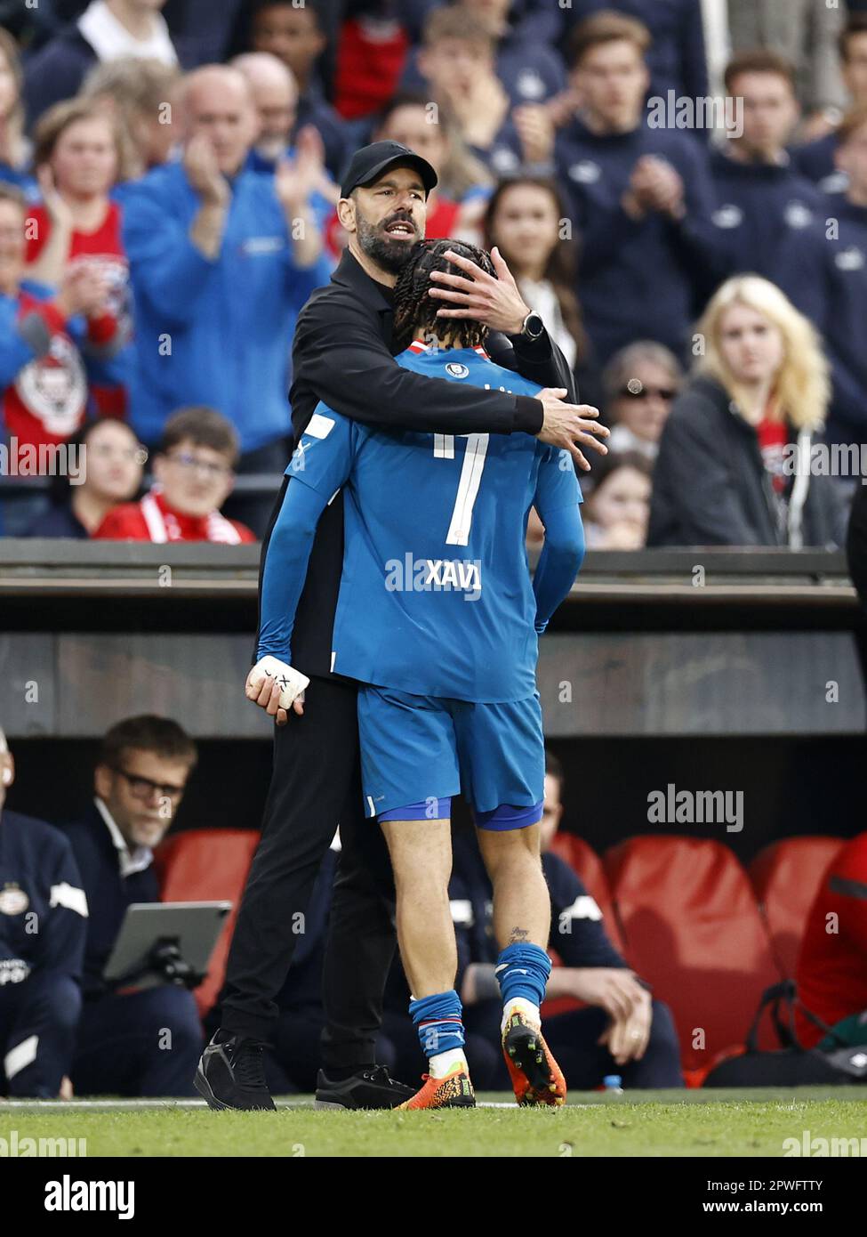 ROTTERDAM - (lr) PSV Eindhoven coach Ruud van Nistelrooij, Xavi Simons ...